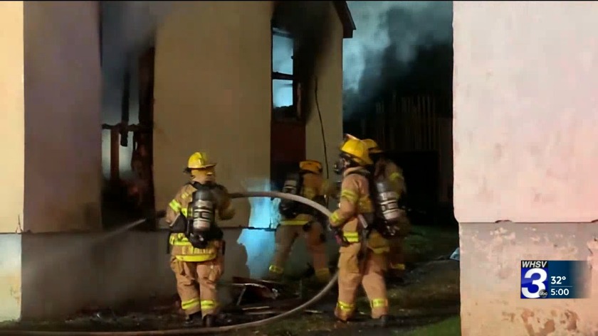 Harrisonburg firefighters battle early morning fire in below freezing ...